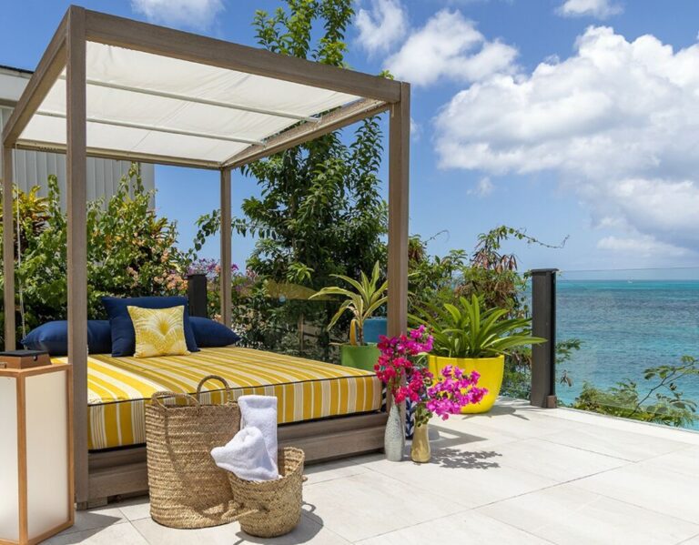 16 Last Minute Luxury Escapes & Romantic Vacation Getaways For Couples
